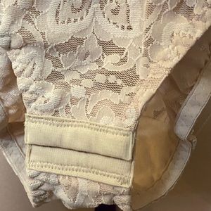 Bali | Intimates & Sleepwear | Nwt Bali Lace N Smooth Shaping Body ...